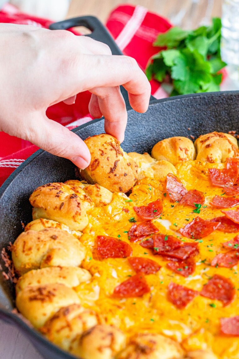 Cheesy Pepperoni Pizza Dip - Kitchen Divas