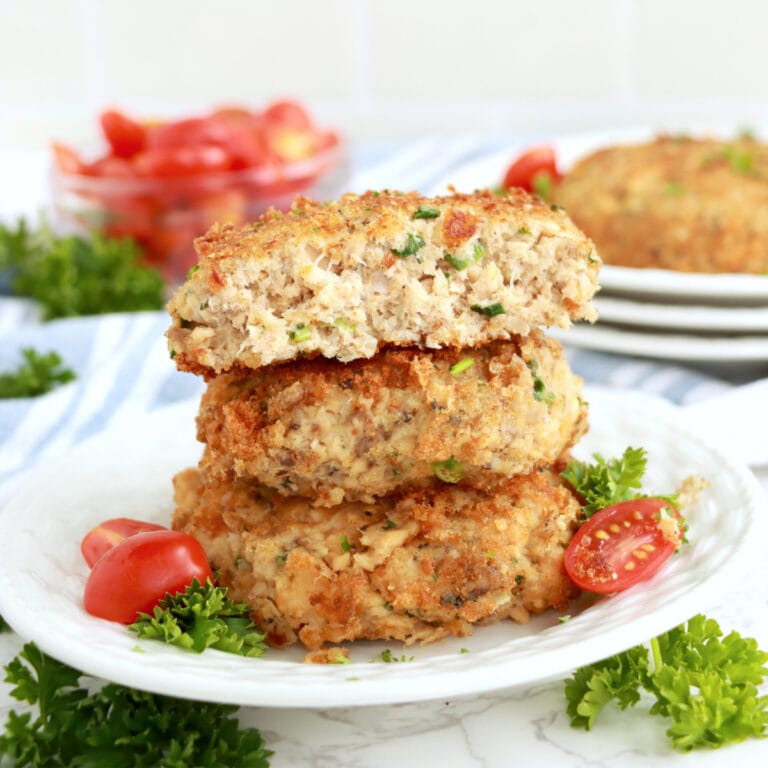 Simple Salmon Cakes - Kitchen Divas