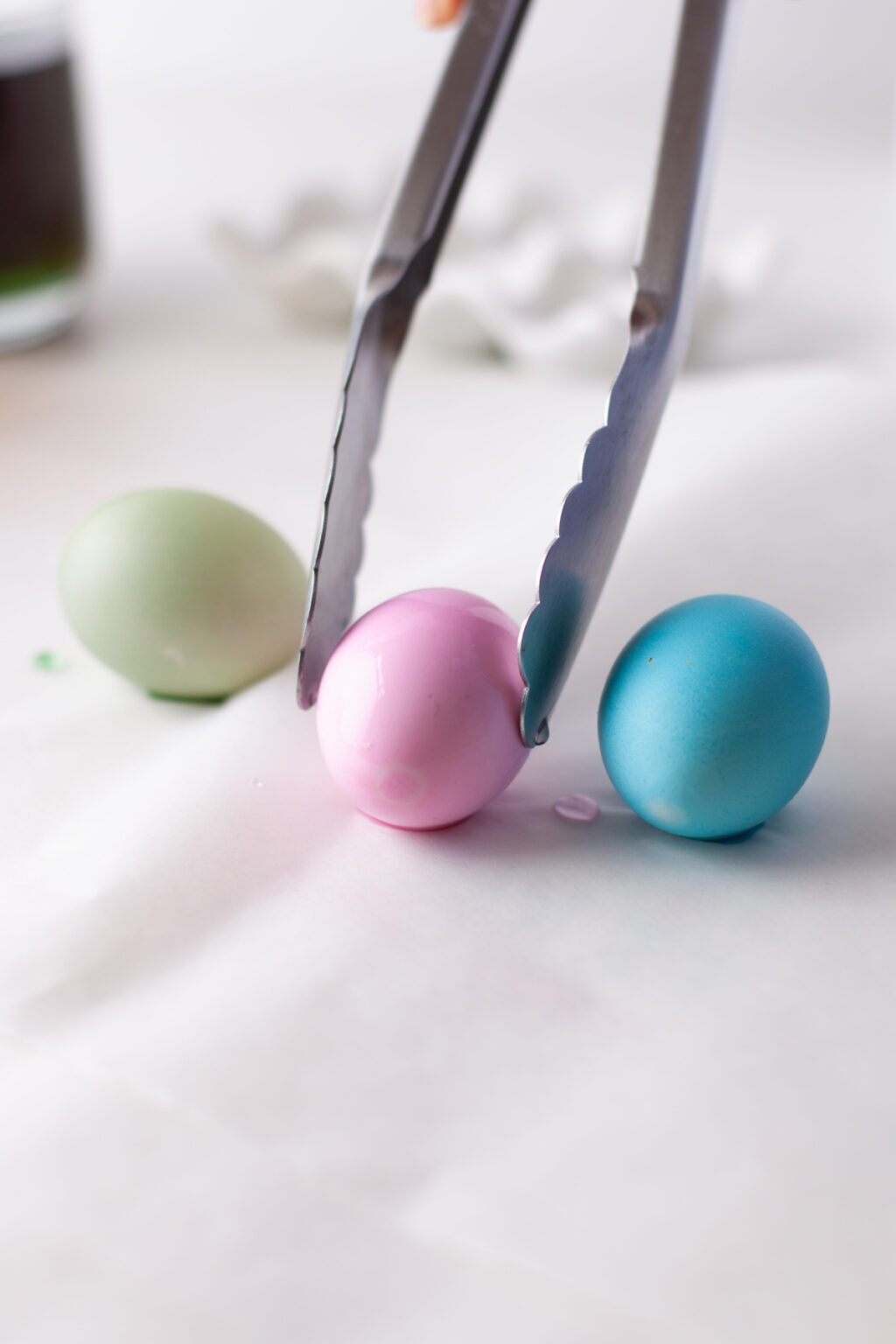 How to Dye Easter Eggs with Food Coloring - Kitchen Divas