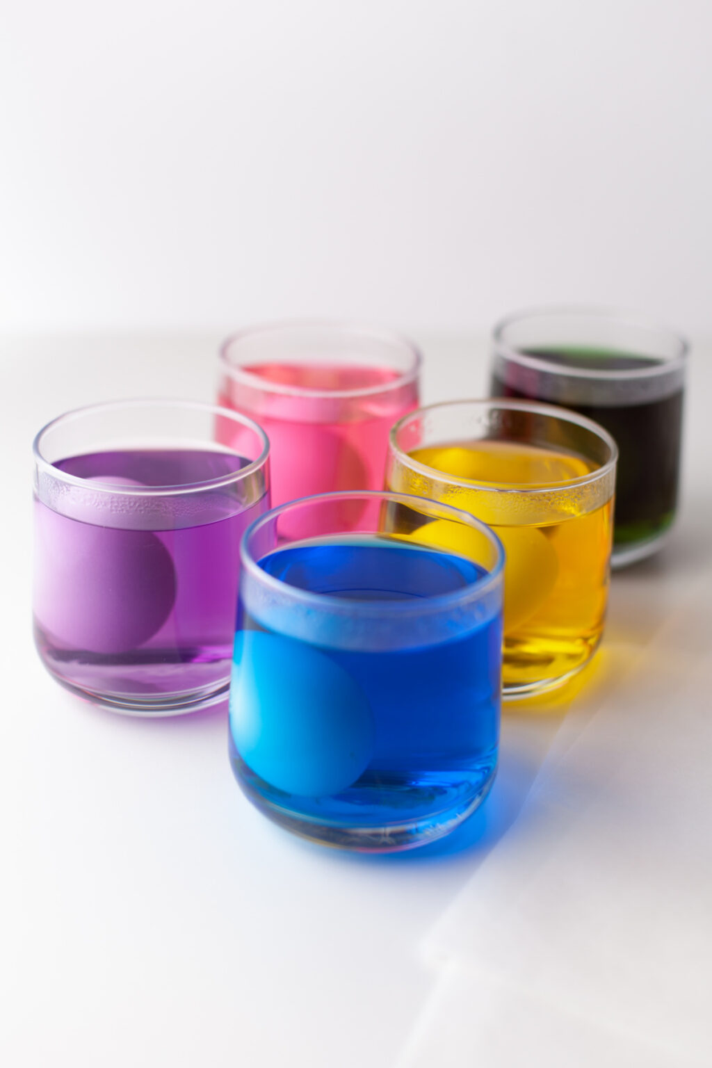 How to Dye Easter Eggs with Food Coloring - Kitchen Divas