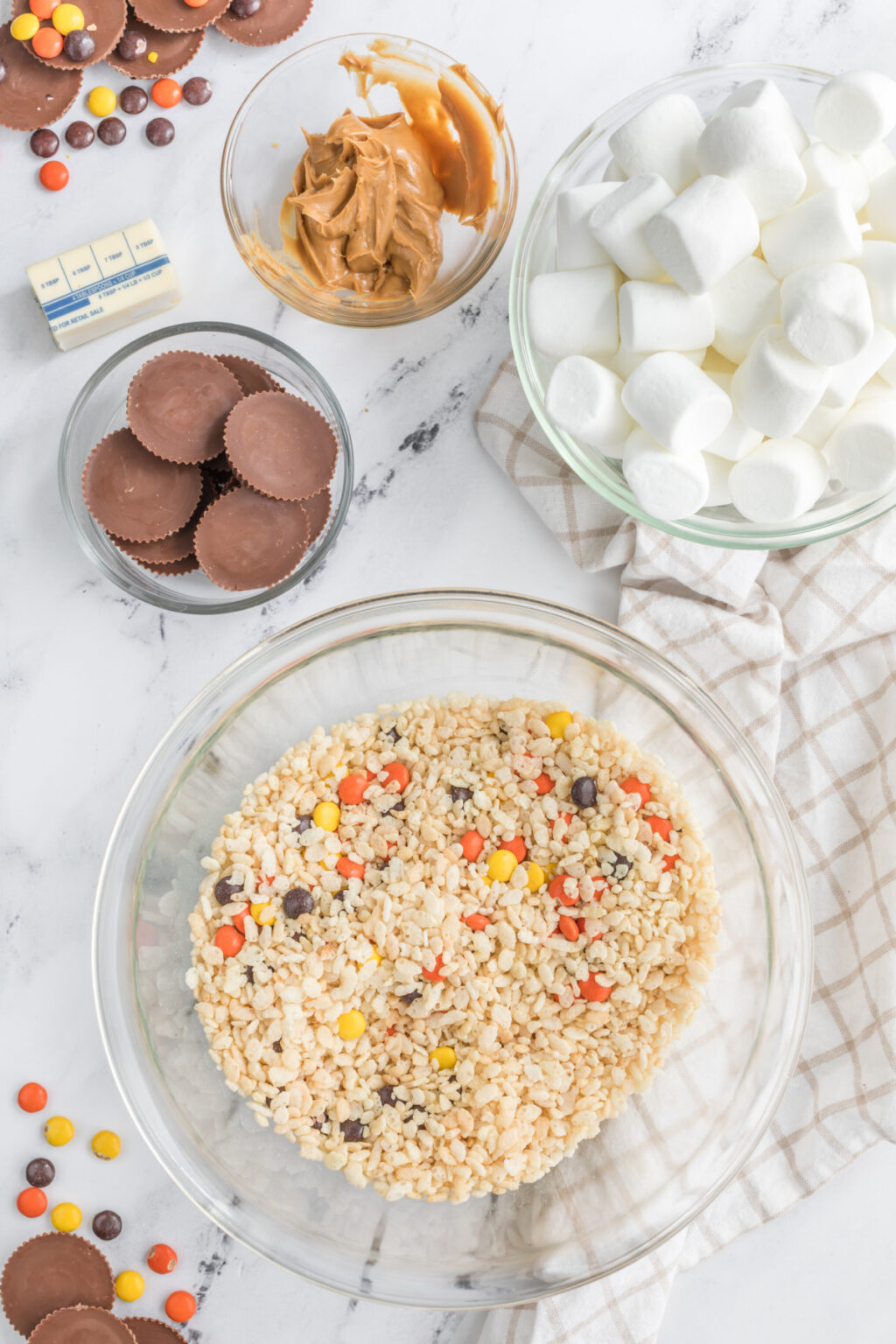 Peanut Butter Cup Rice Krispie Treats - Kitchen Divas