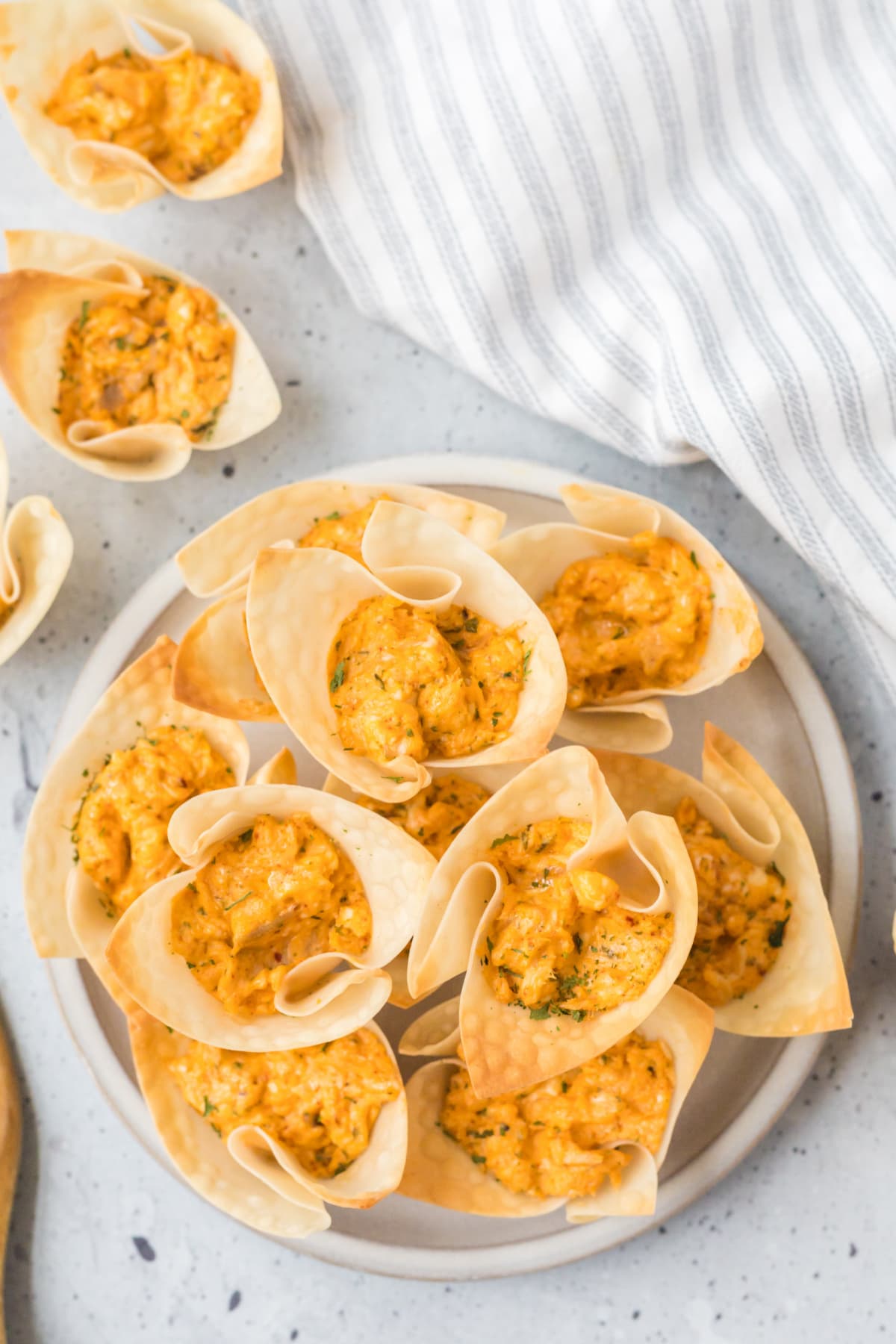 Buffalo Chicken Wonton Cups - Kitchen Divas