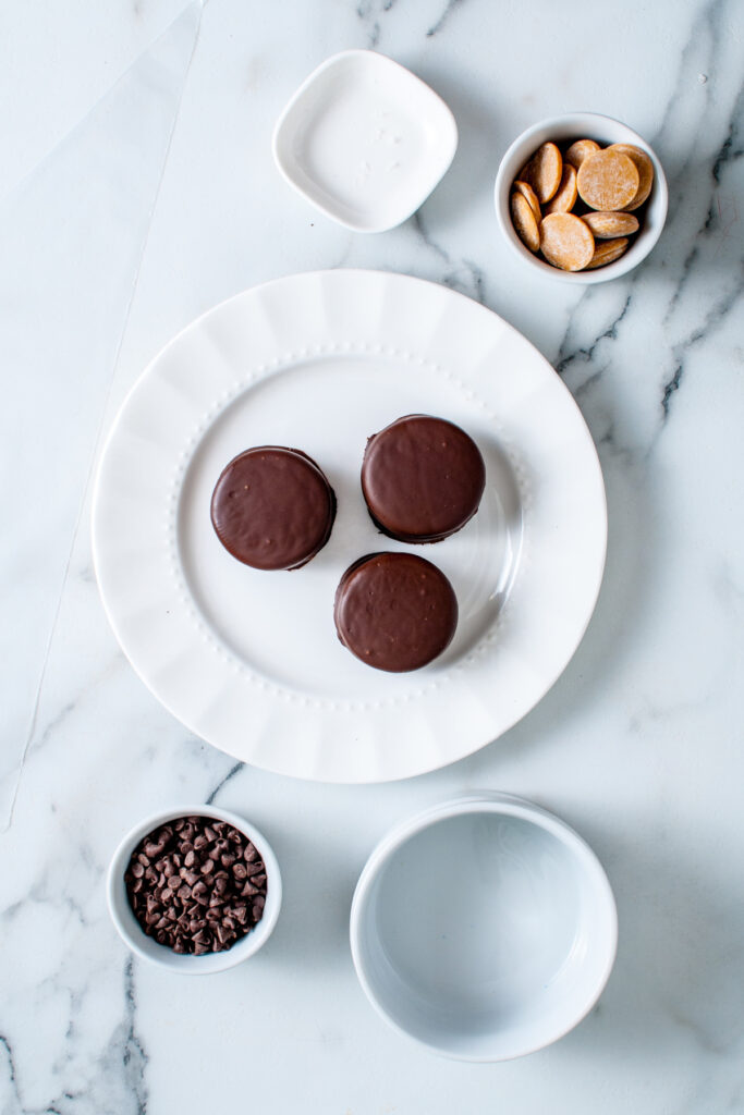 Reese’s Peanut Butter Cup Stuffed Oreos - Kitchen Divas