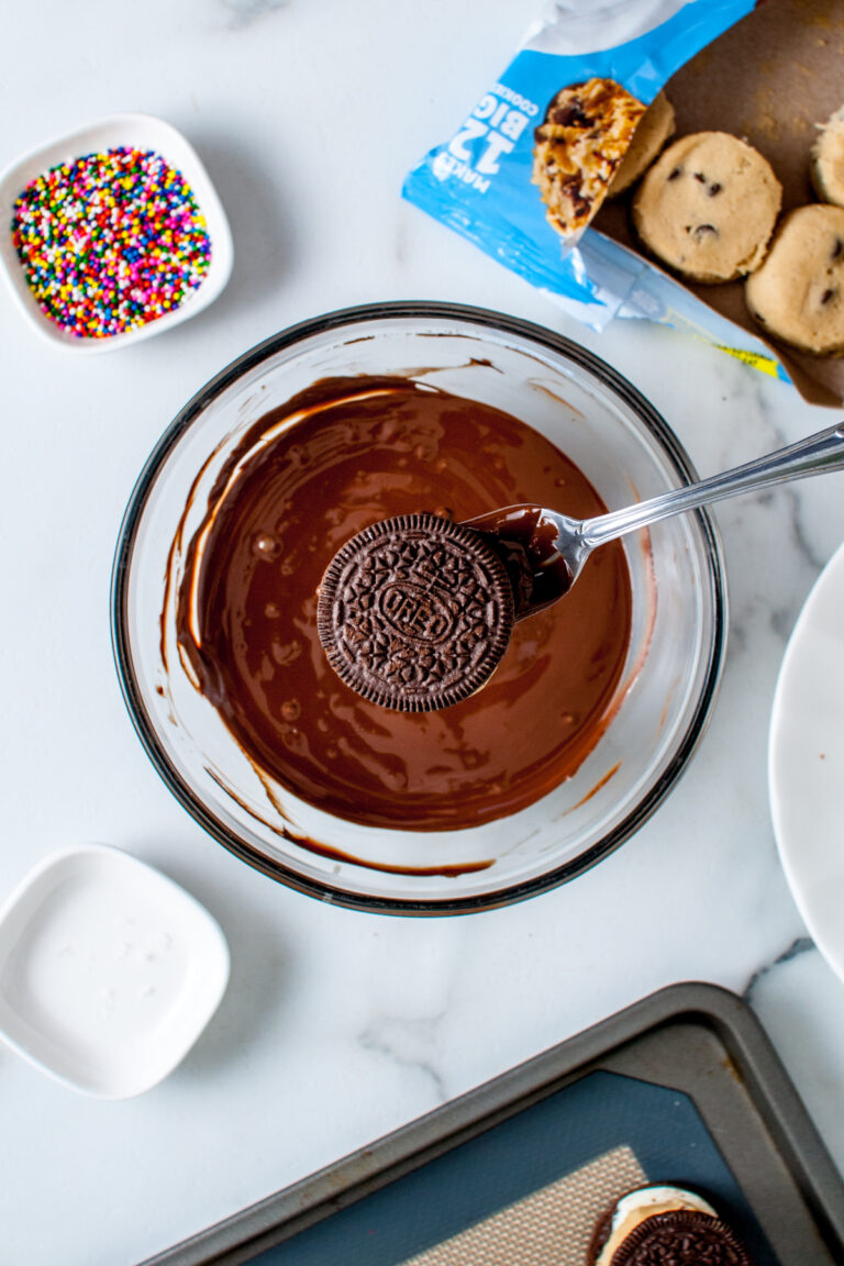 Cookie Dough Stuffed Oreos - Kitchen Divas