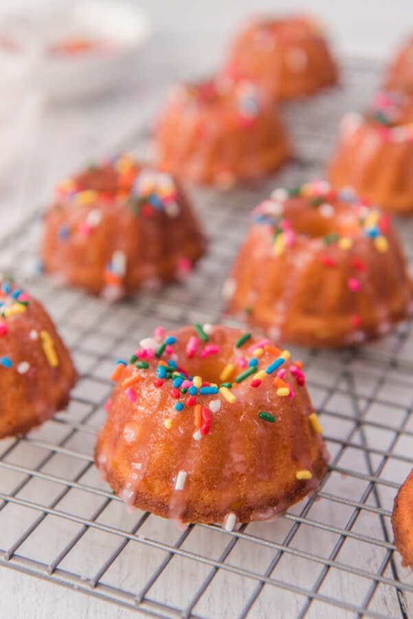 Mini Pound Cakes with Strawberry Glaze - Kitchen Divas