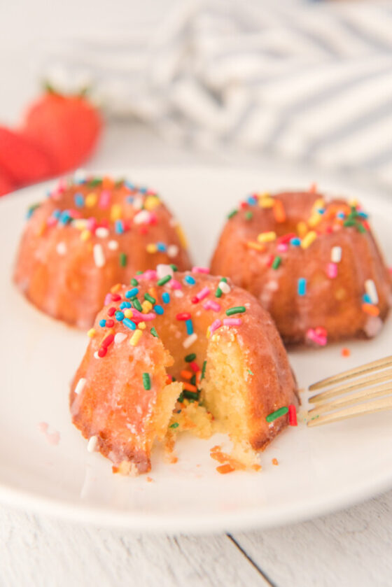 Mini Pound Cakes with Strawberry Glaze - Kitchen Divas