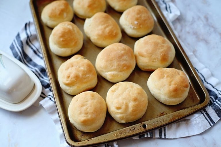 Homemade Soft Fluffy Dinner Rolls - Kitchen Divas